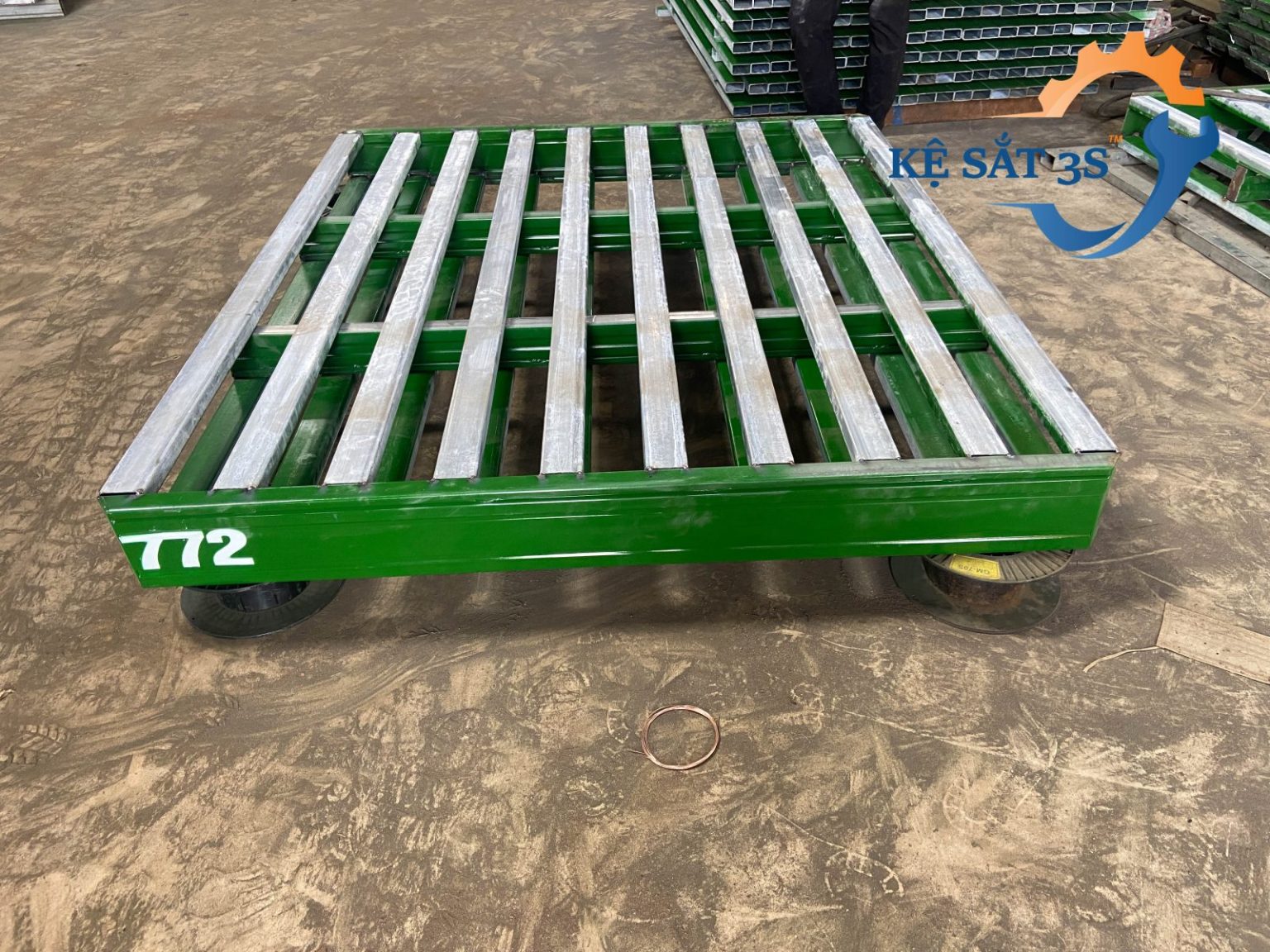 Pallet sắt cám là gì? Thi công Pallet sắt tại KCN Nam Cấm Nghệ An